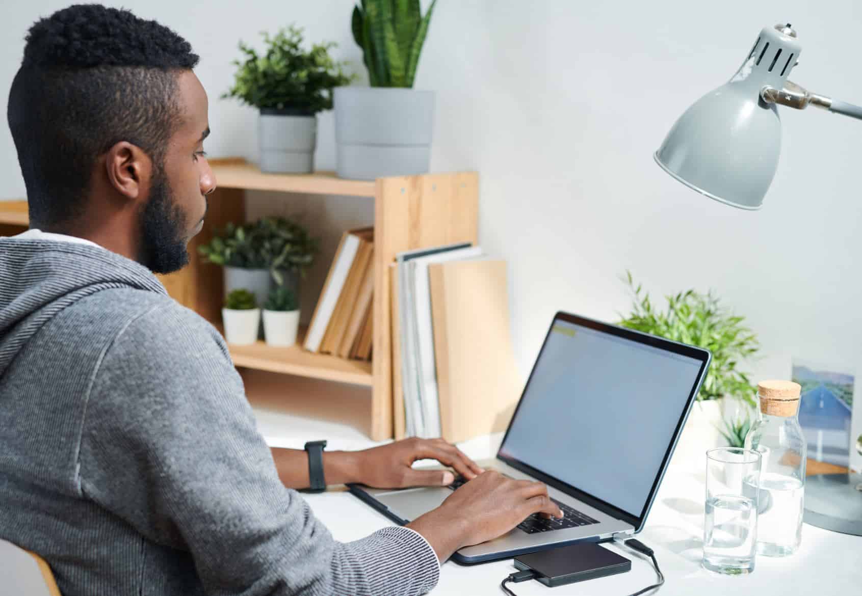 Important Business Thesis Writing Tips for Presenting to Stakeholders