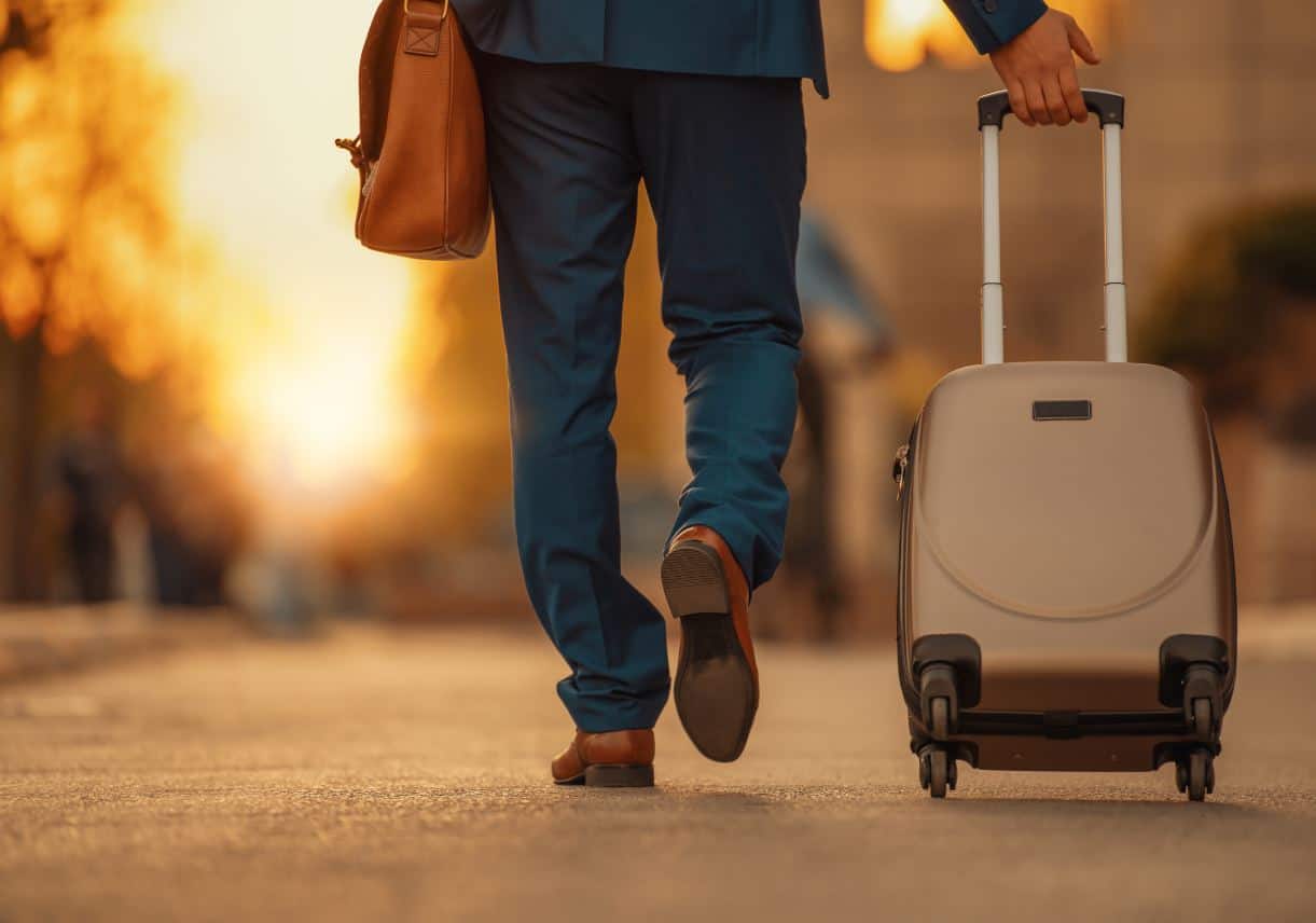 Productive Business Travel - 7 Ways to Stay Organized - emilyandblair.com