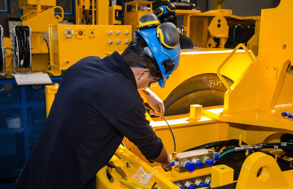 Purchasing High-end Heavy Machinery: A Full Business Guide in 2025