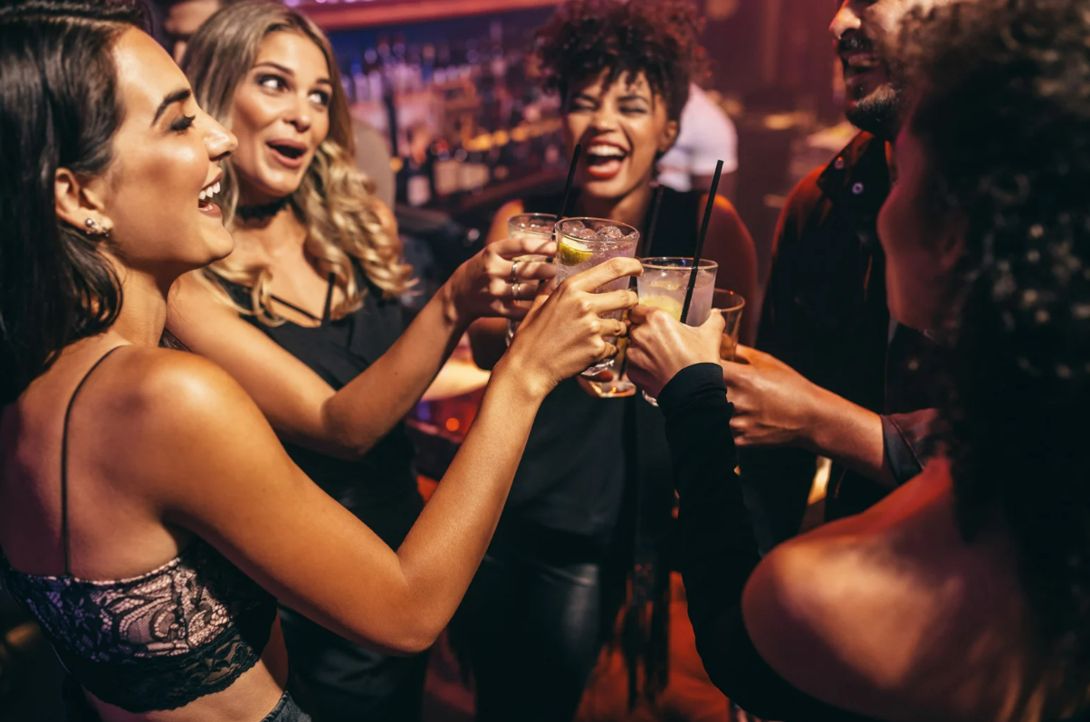Chic and Stylish: The Ultimate Guide to Spring Cocktail Party Attire in ...